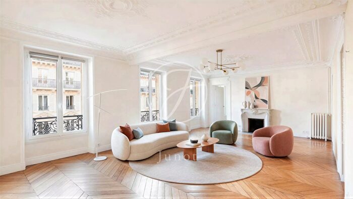 Appartement à vendre - Paris e , Saint-Vincent de Paul, Lariboisière - 4 pièces - 3 chambres