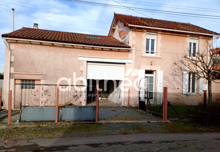 Maison à vendre - Nieuil - 5 pièces - 4 chambres