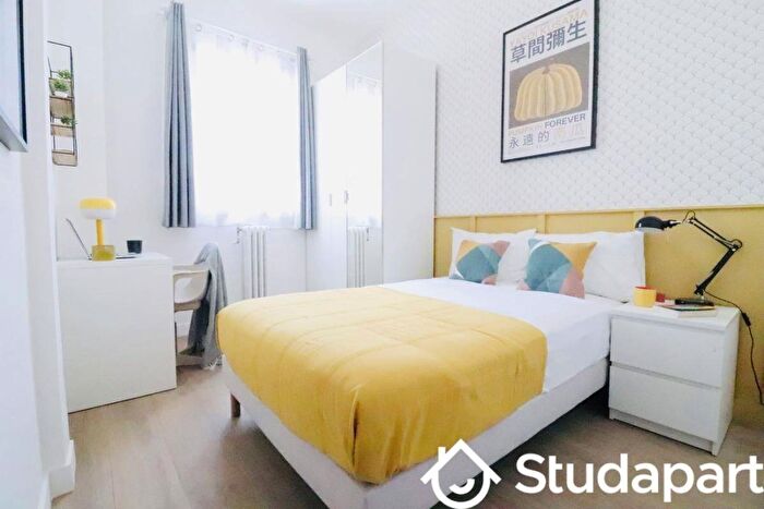 Appartement à louer - Fleurs-Gambetta, Nice - 1 pièce - 4 chambres