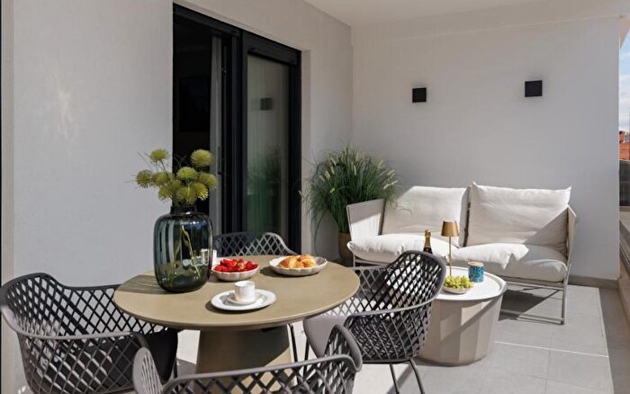 Appartement à vendre - Salon-de-Provence, Hautes Viougues, Saint-Come, Pavillon - 3 pièces - 2 chambres