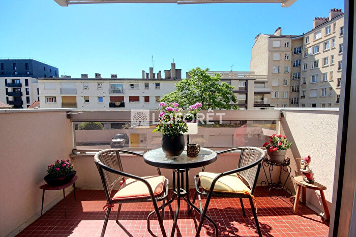 Courbevoie, Marceau République : Appartement 2 pièces à vendre