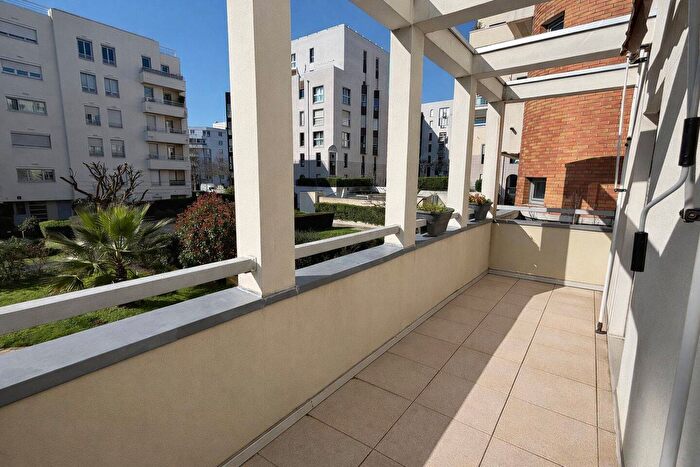 Appartement à louer - Plateau Nord, Suresnes - 3 pièces - 2 chambres