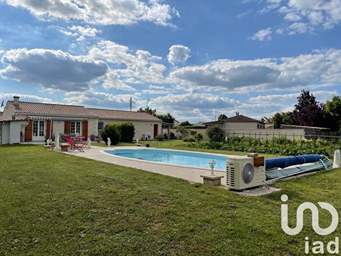 Maison à vendre - Châteaubernard - 5 pièces - 3 chambres