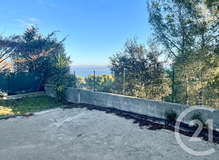 Appartement à louer - Saint-Mitre-les-Remparts - 3 pièces - 2 chambres