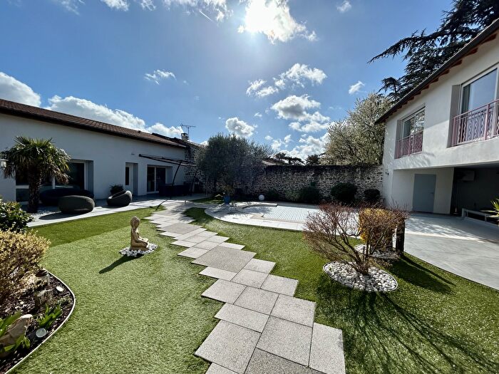 Maison à vendre - Saint-Andéol-le-Château - 4 pièces - 3 chambres