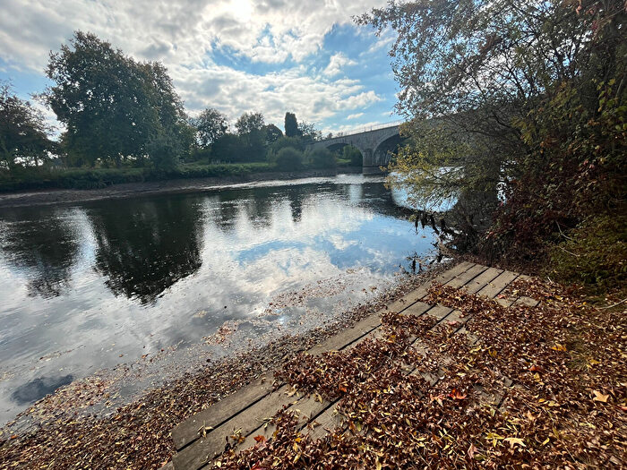 Maison à vendre - Roézé-sur-Sarthe - 6 pièces - 4 chambres