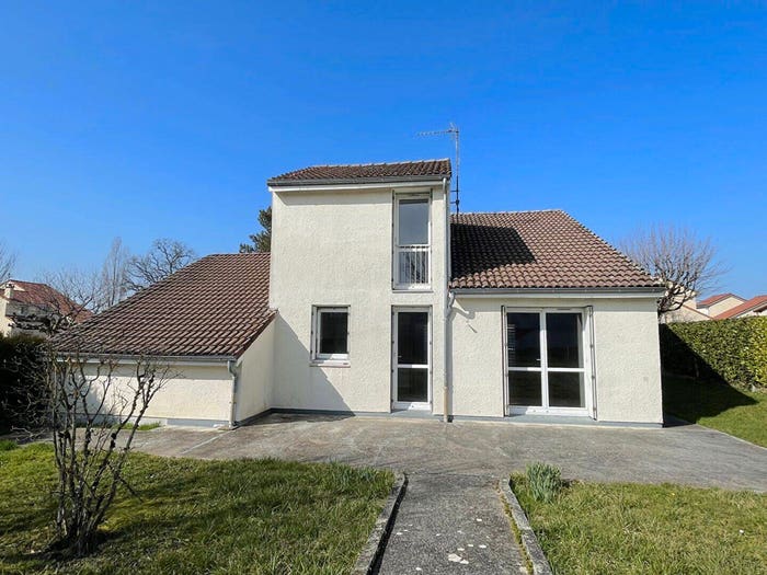 Maison 4 pièces à Nord, Arpajon-sur-Cère, à louer