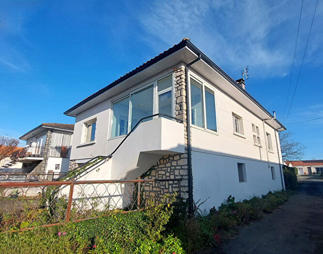 Maison à vendre - Pont-lAbbé-dArnoult - 5 pièces - 4 chambres