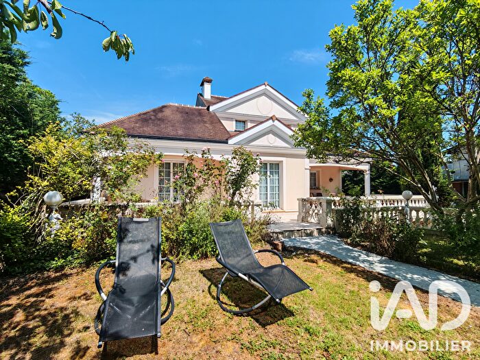 Maison 9 pièces à Yerres, Grosbois, Sablière, Mare-Armée, à vendre
