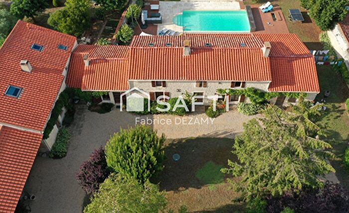 Maison à vendre - Sainte-Gemme-la-Plaine - 7 pièces - 5 chambres