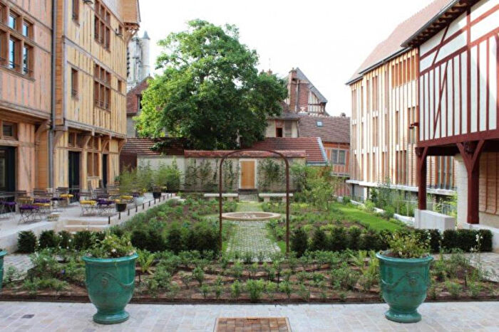 Appartement à louer - Troyes, Cathédrale - 1 pièce