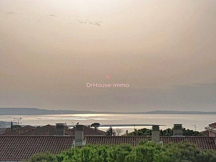 Appartement à vendre - Vitrolles, Centre-ville, Roucas, Les Pins, Le Liourat - 3 pièces - 2 chambres