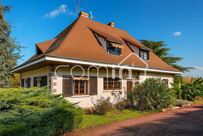 Saint-Jean-de-Thouars : Maison 8 pièces à vendre
