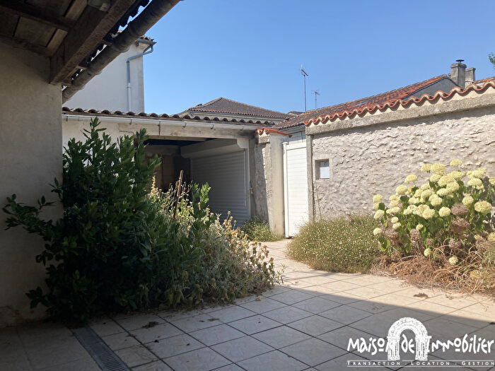 Cognac, Champ de Foire : Maison 4 pièces à louer