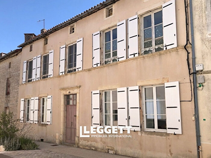 Maison 6 pièces à vendre à Sauzé-Vaussais