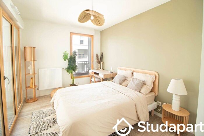 Appartement à louer - Grand Parc, Bordeaux - 1 pièce - 5 chambres