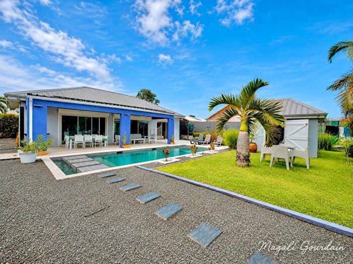 Maison 8 pièces à Saint-François, à vendre