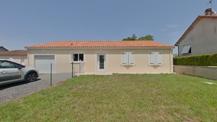 Maison à louer - Scorbé-Clairvaux - 4 pièces - 3 chambres