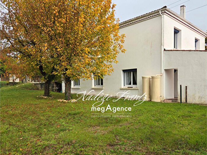 Maison à vendre - Saint-Jean-dAngély - 6 pièces - 4 chambres