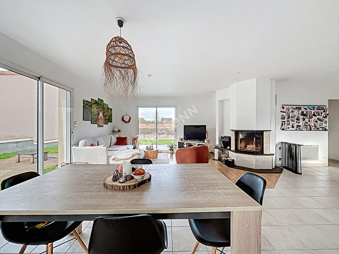 Maison à vendre - Saint-André-Treize-Voies - 5 pièces - 3 chambres