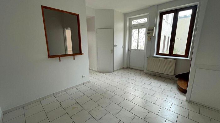 Maison 1 pièce à louer à Sathonay-Camp
