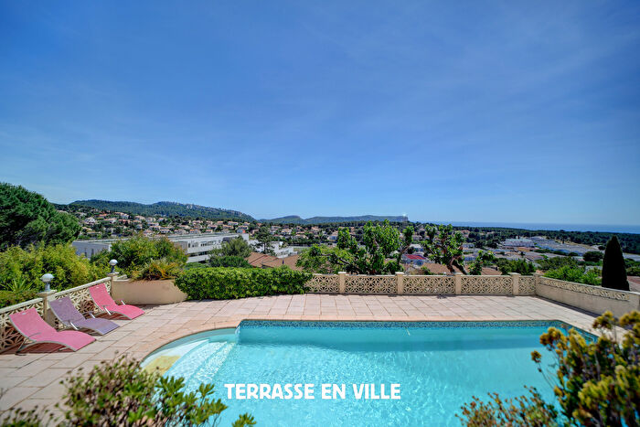 Maison à vendre - Carnoux-en-Provence - 7 pièces - 5 chambres