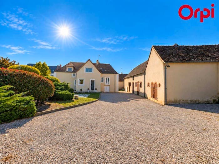 Maison 7 pièces à louer à Montbizot