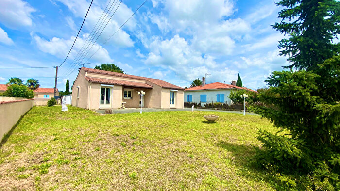 Maisons à vendre et appartements à louer - 1