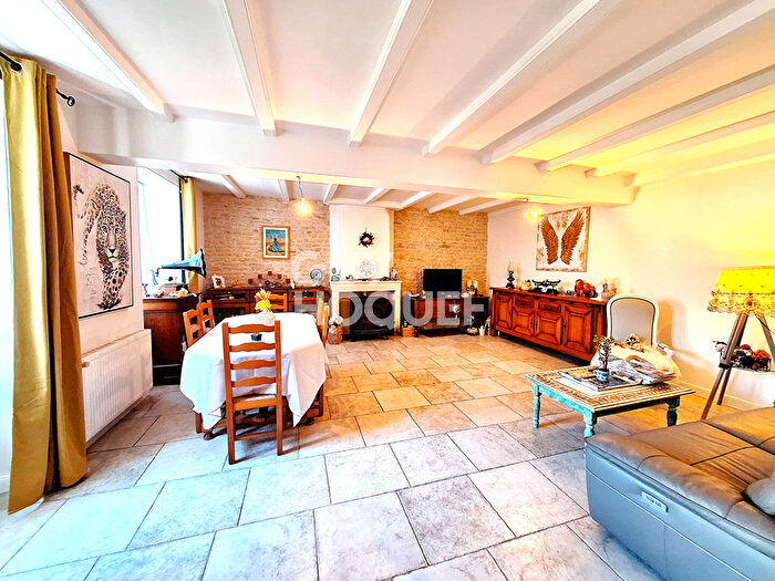 Maison à vendre - Ciré-dAunis - 7 pièces - 5 chambres