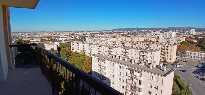 Appartement à louer - Marseille e , Saint-Tronc - 2 pièces - 1 chambre