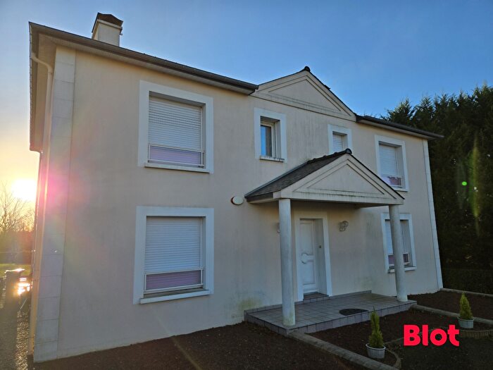 Maison à vendre - Fougères - 8 pièces - 6 chambres