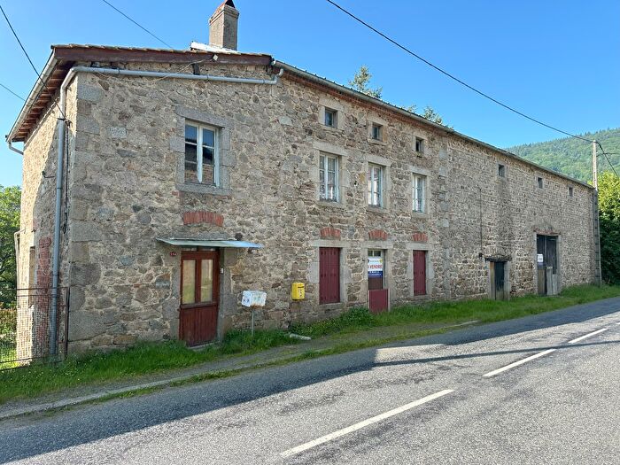 Maison à vendre - Laprugne - 6 pièces - 4 chambres