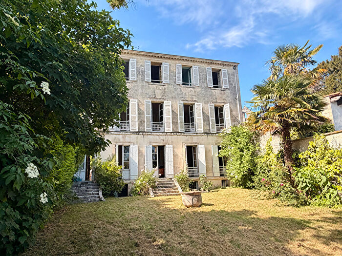 Saintes, Centre-ville - Maison 14 pièces à vendre