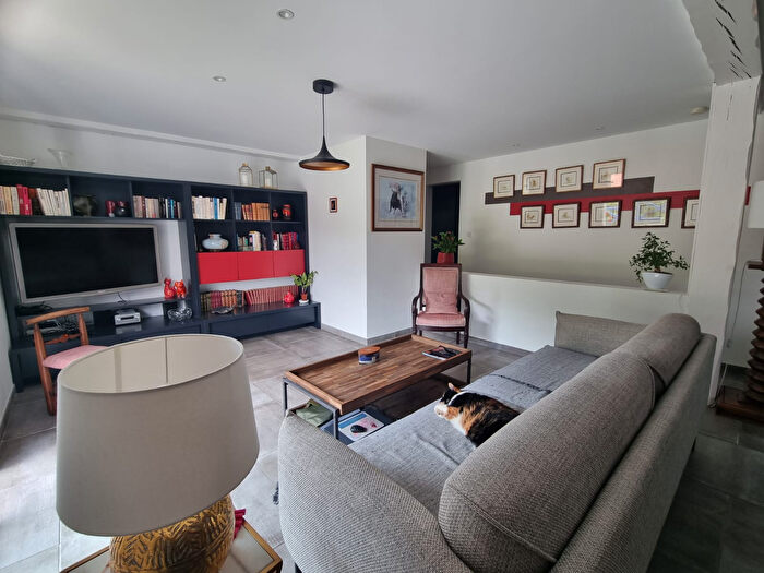 Maison à vendre - Saint-Pierre-dIrube - 8 pièces - 4 chambres