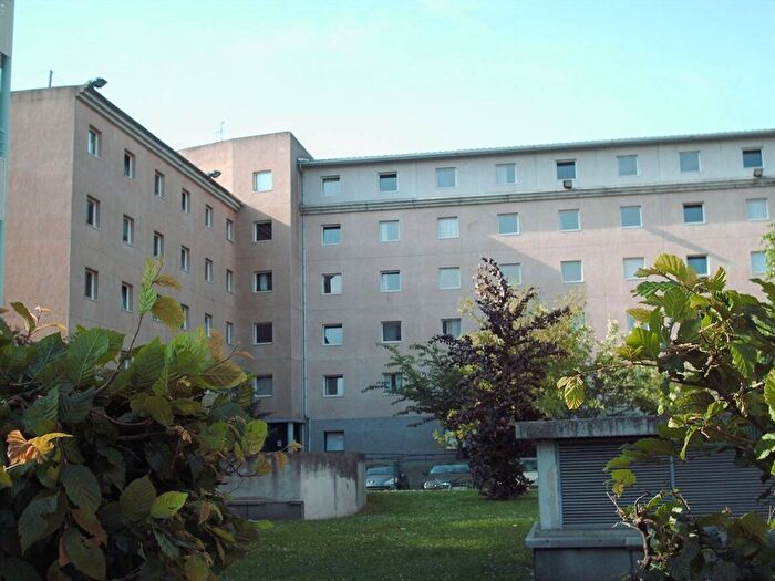 Appartement à louer - Centre-Neuf Bourg-Quesnoy-Delsaux-Musée-Cannoniers-Gare, Valenciennes - 1 pièce