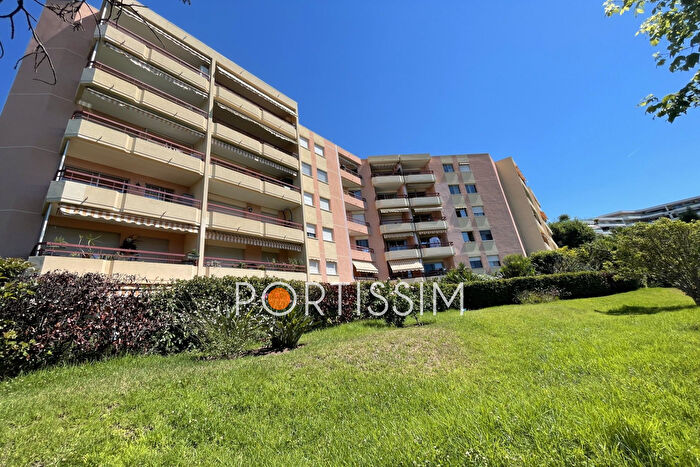 Nice, Corniche Fleurie : Appartement 2 pièces à vendre