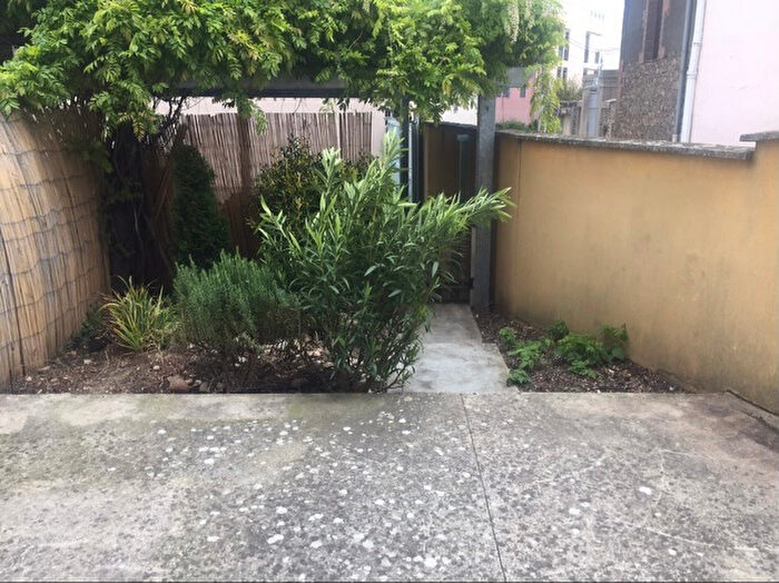 Maison à louer - Sainte-Colombe - 7 pièces - 6 chambres