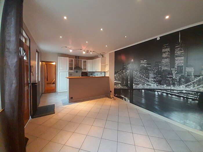 Maison à louer - Agent Sarre-Centre-Les Vallées-La Garenne, Colombes - 4 pièces - 2 chambres