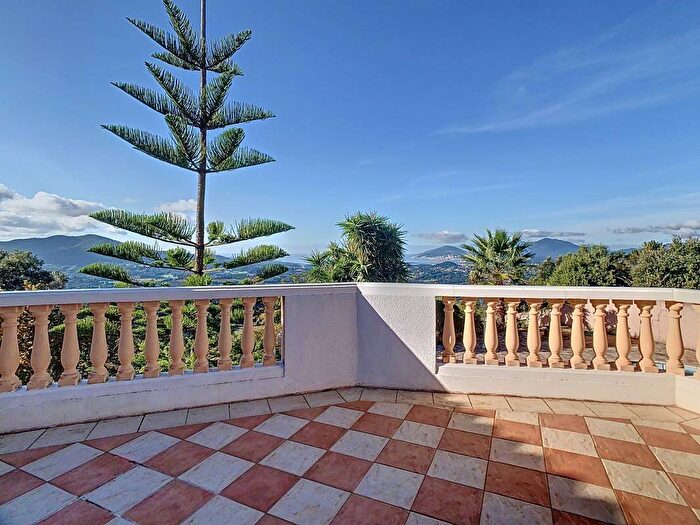 Appartement à louer - Eccica-Suarella - 5 pièces - 4 chambres