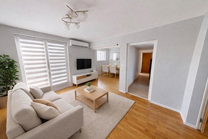 Appartement à vendre - Les Avenières - 5 pièces - 3 chambres