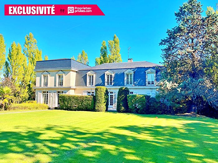 Maison à vendre - Yvrac - 8 pièces - 5 chambres