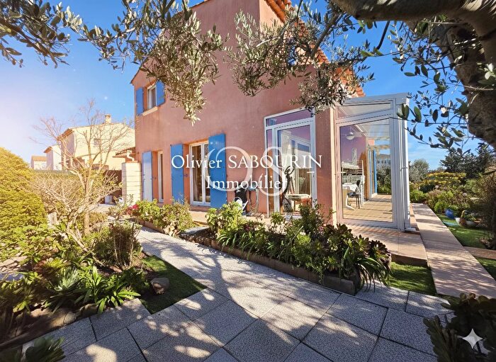 Maison à vendre - Roquebrune-sur-Argens, Village - 4 pièces - 3 chambres