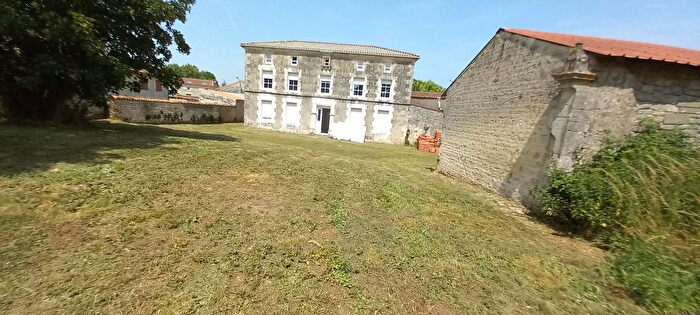 Maison à vendre - Montigné - 9 pièces - 3 chambres