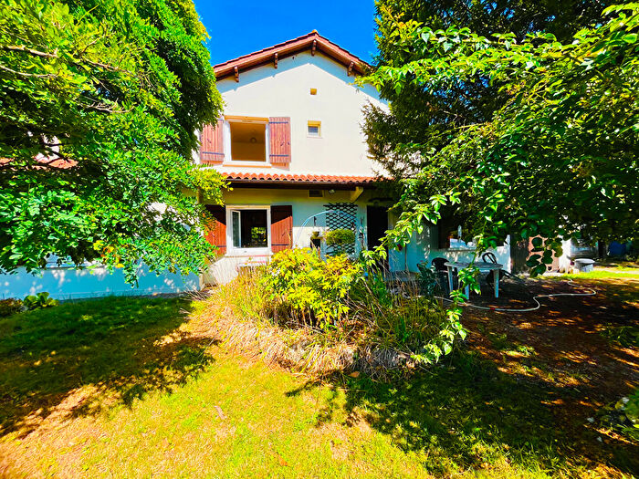 Maison à vendre - Penne-dAgenais - 6 pièces - 5 chambres