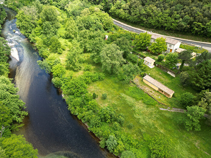 Maison à vendre - Saint-Julien-de-la-Nef - 16 pièces - 12 chambres