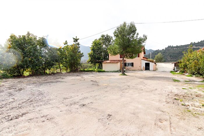 Maison à vendre - Saint-Martin-du-Var - 7 pièces - 4 chambres