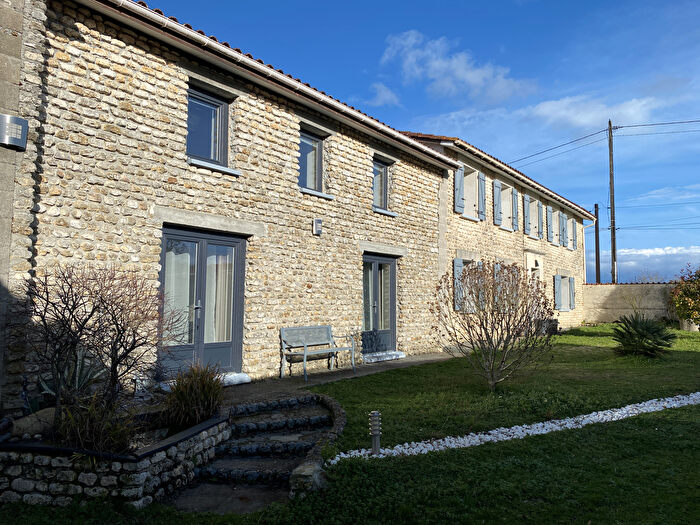 Maison à vendre - Roullet-Saint-Estèphe - 8 pièces - 5 chambres