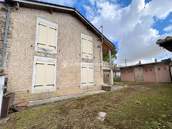 Maison à vendre - Saint-Séverin-sur-Boutonne - 5 pièces - 4 chambres