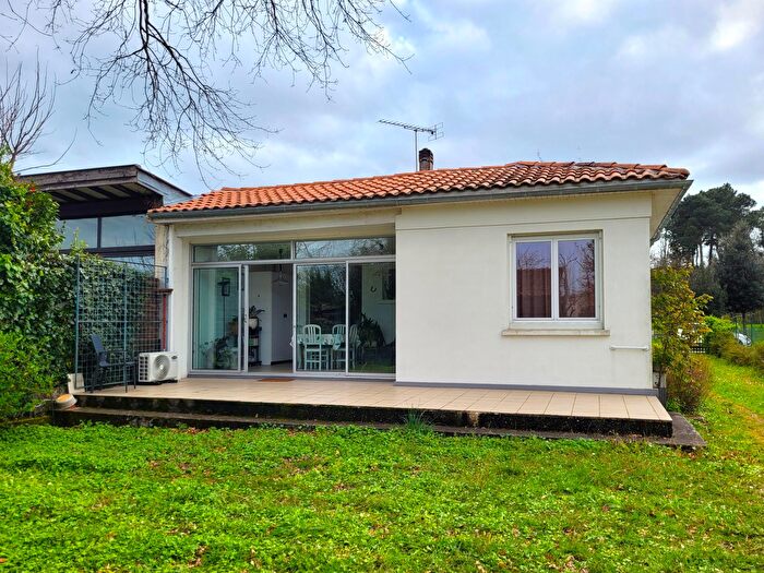 Maison à vendre - Villenave-dOrnon, Chambéry, La Monnaie, Carbonnieux, Trigan - 4 pièces - 3 chambres