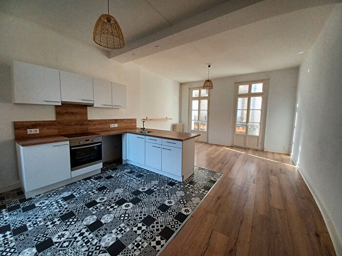 Appartement à louer - Sainte-Foy-la-Grande - 3 pièces - 2 chambres